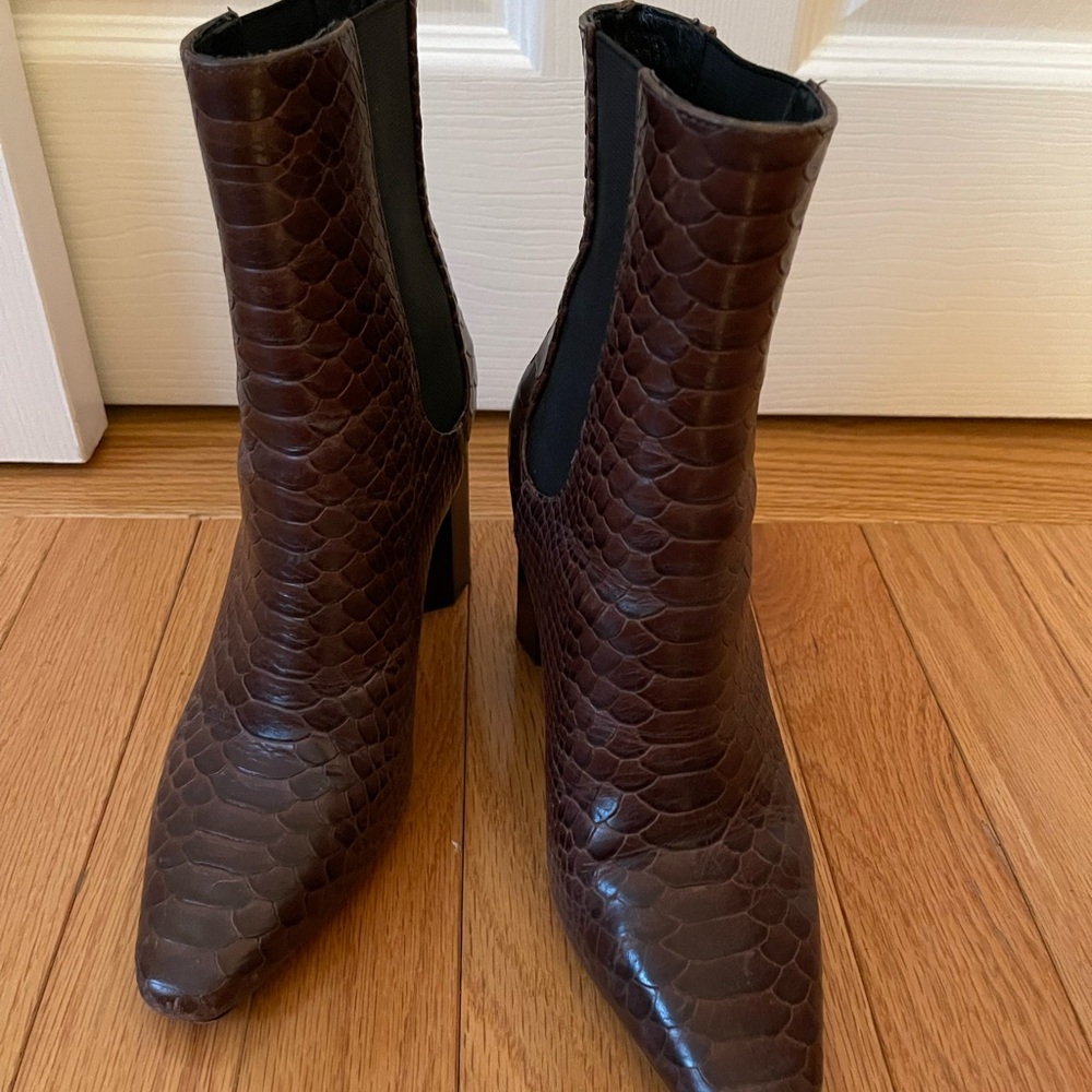 Super Cute Snake Skin Boots With Circular Heel! - Gem